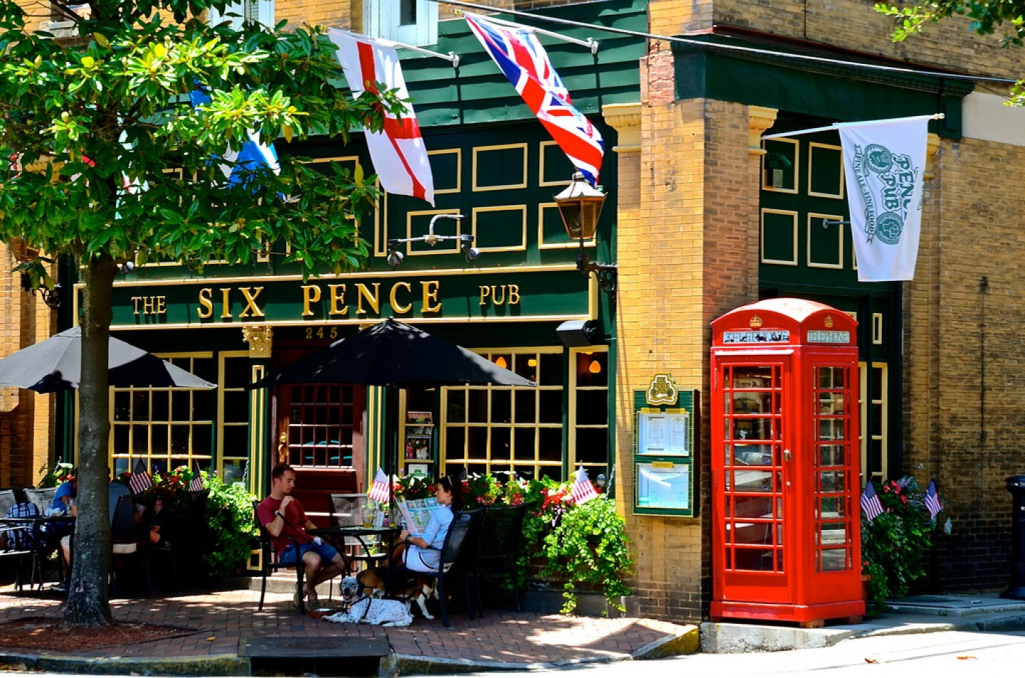 British Pub, Bar & Grill: Savannah, GA: Six Pence Pub